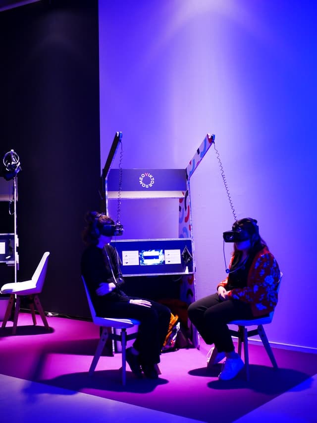 The Top 5 Benefits of Adding VR to Your Escape Room | Entermission VR ...